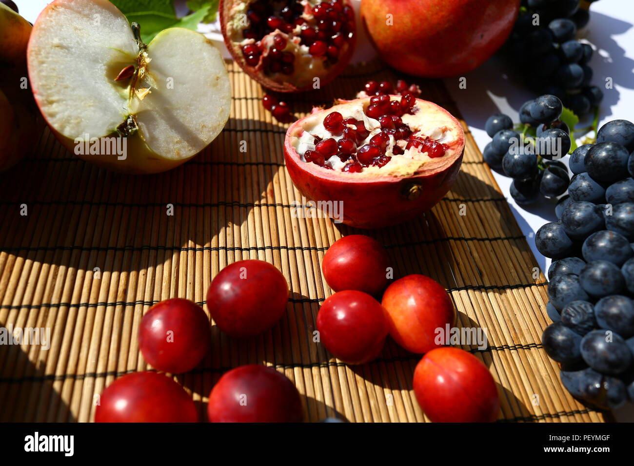 Food: Fresh summer fruits Stock Photo - Alamy