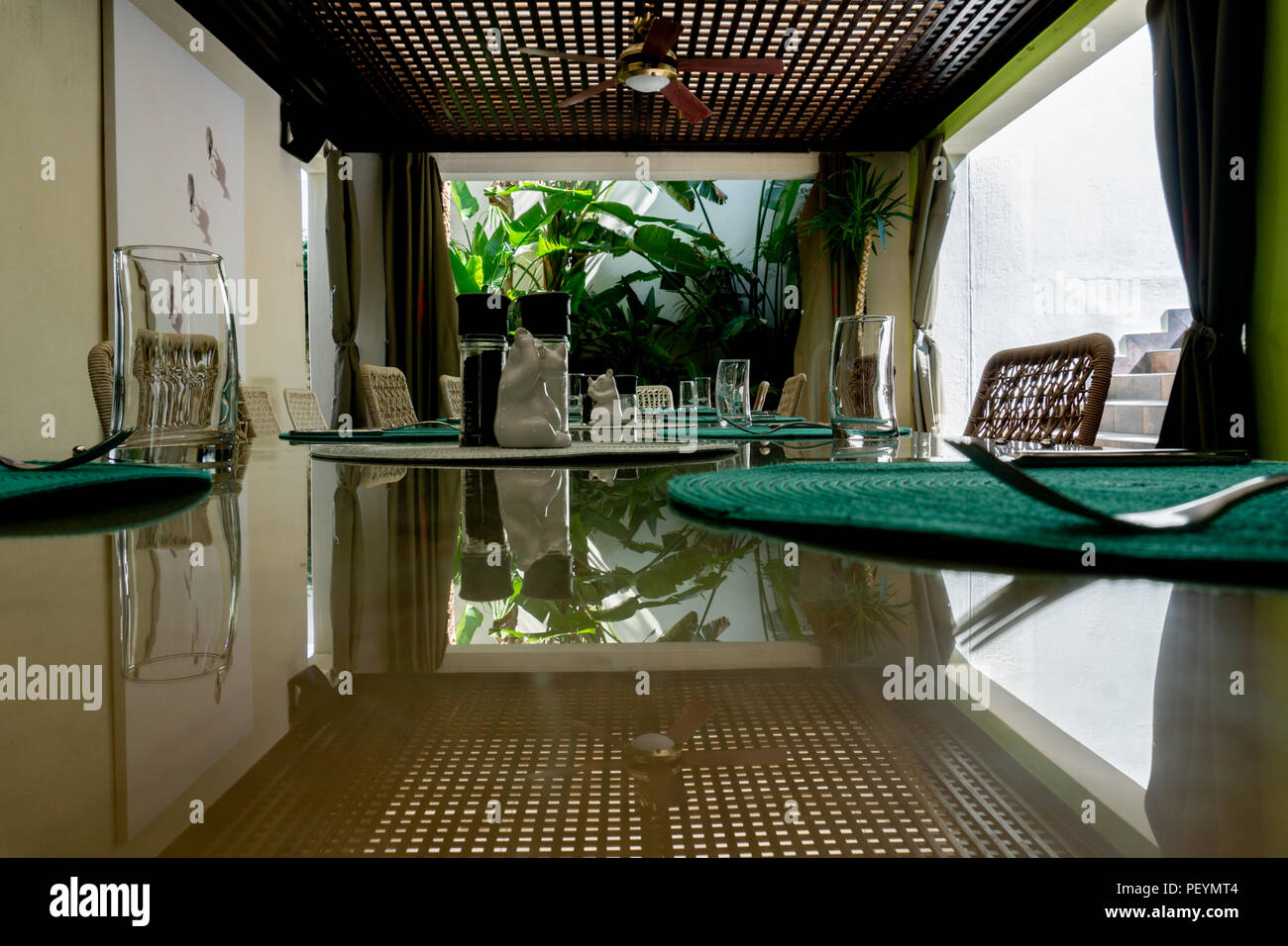 Low angle view room hi-res stock photography and images - Alamy