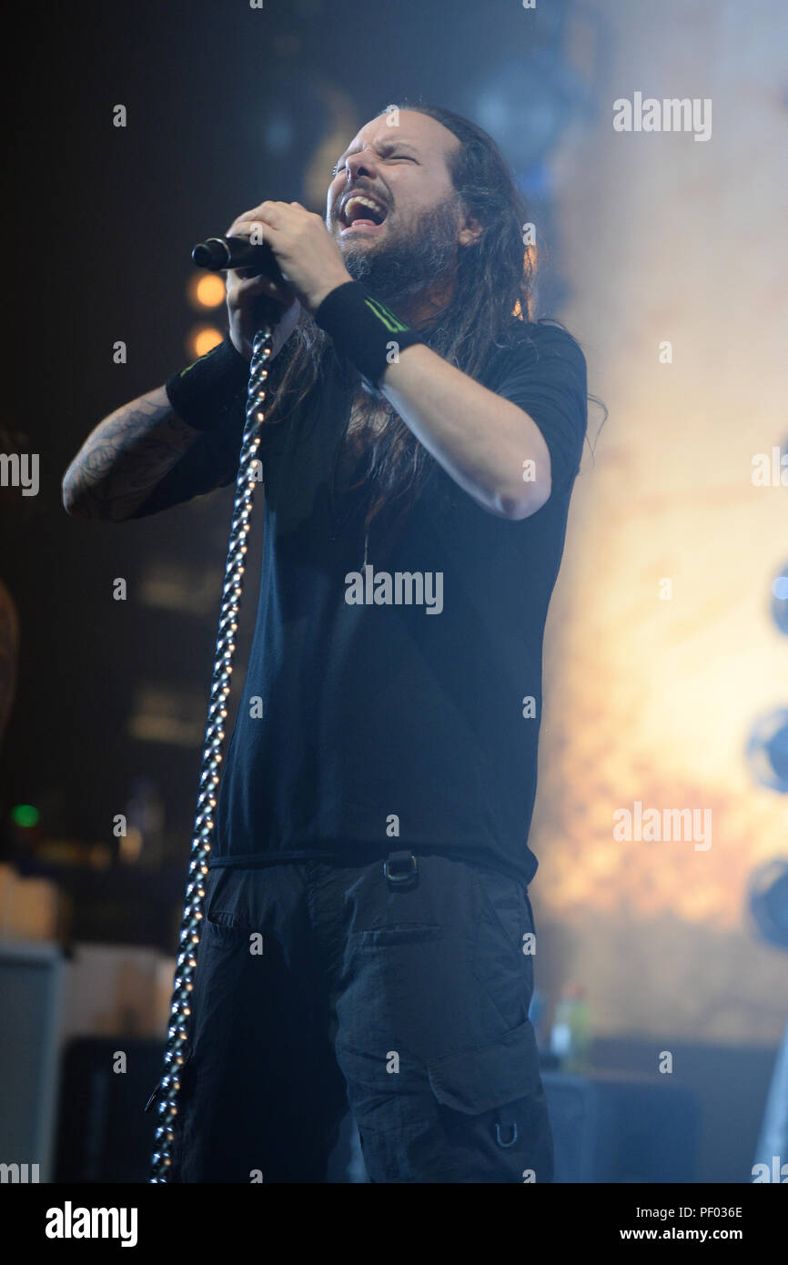 MIAMI BEACH, FL - OCTOBER 16: Jonathan Davis of Korn performs at The ...