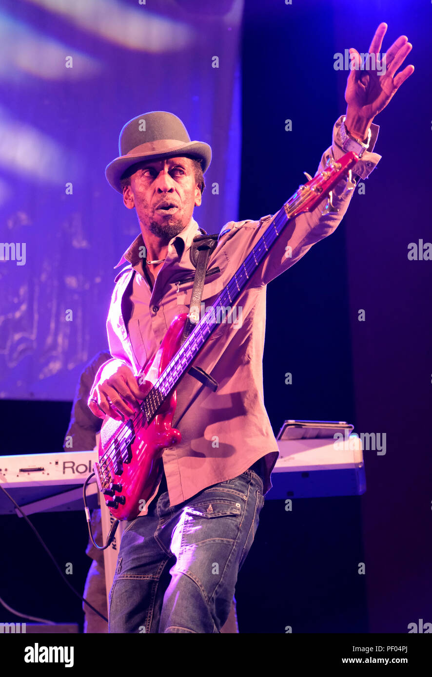 Aswad hi-res stock photography and images - Alamy