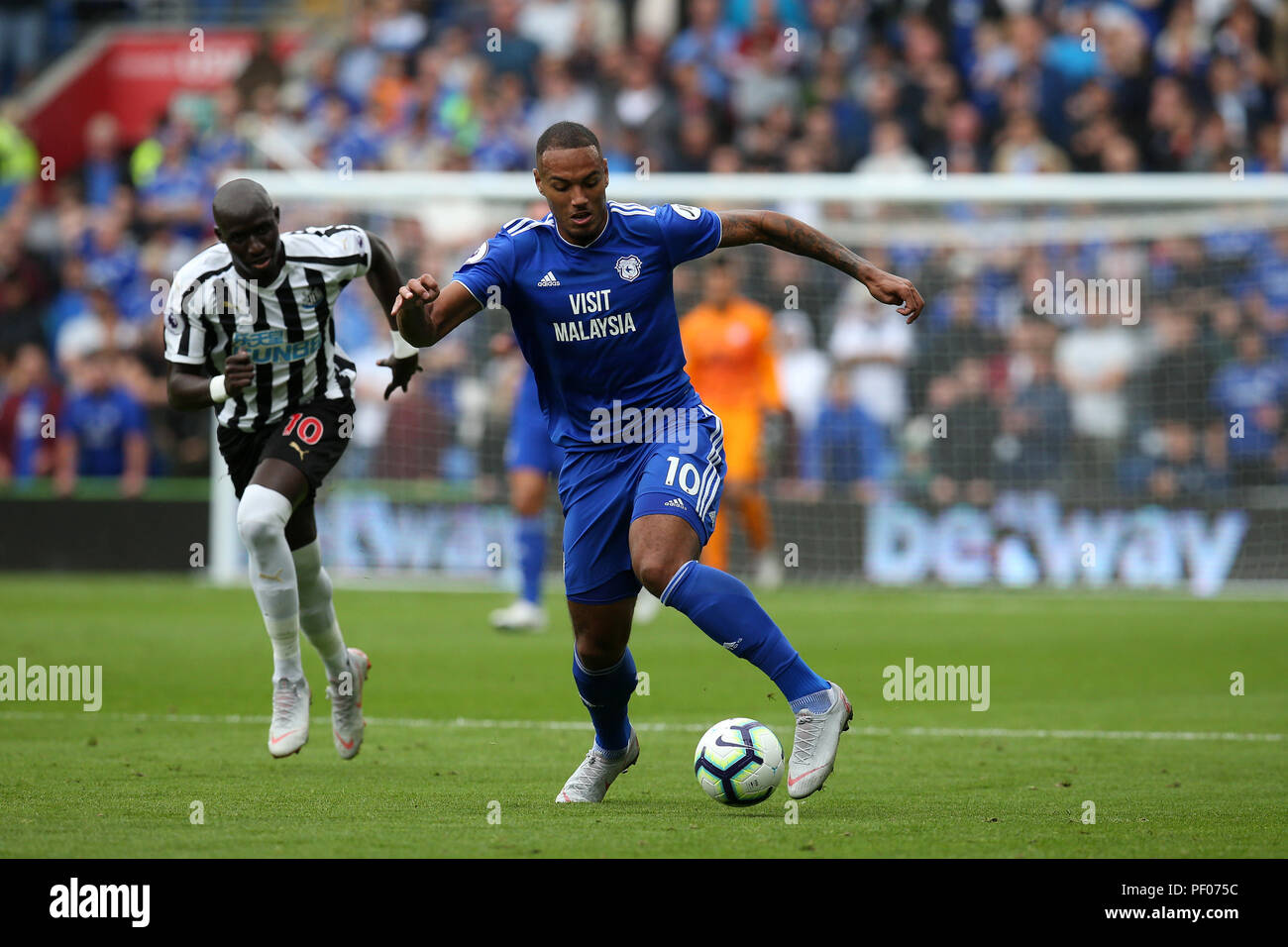 Cardiff, UK. 18th August 2018. Kenneth Zohore of Cardiff city in action ...