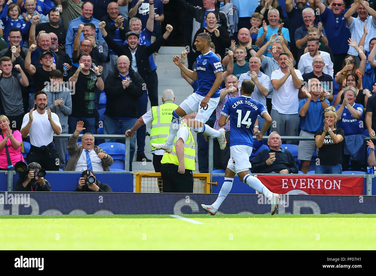 Everton celebrate scoring hi-res stock photography and images - Alamy