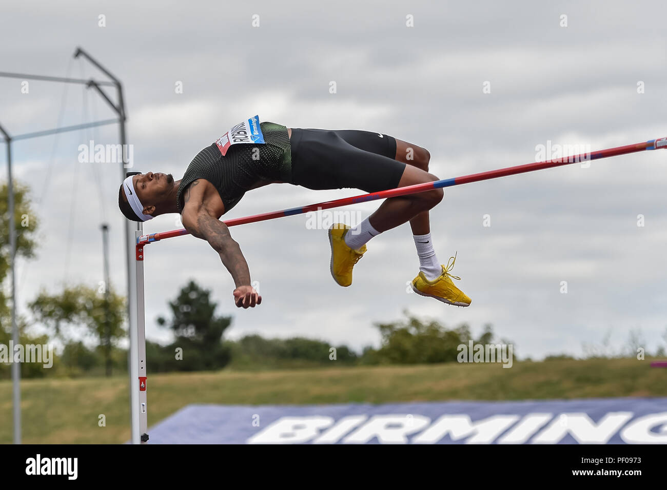 Mens high jump hi-res stock photography and images - Alamy