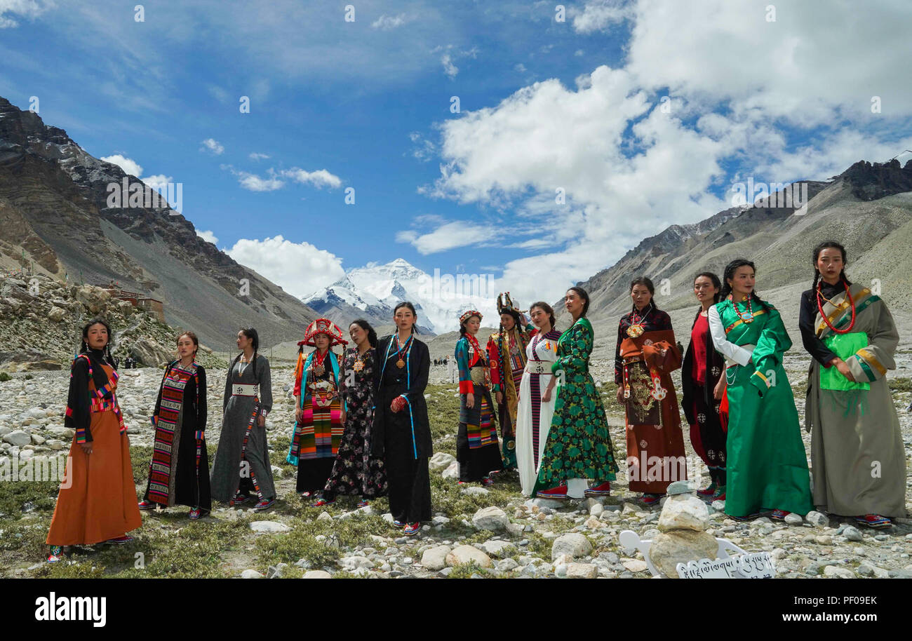 Tingri, China's Tibet Autonomous Region. 18th Aug, 2018. Models present ...