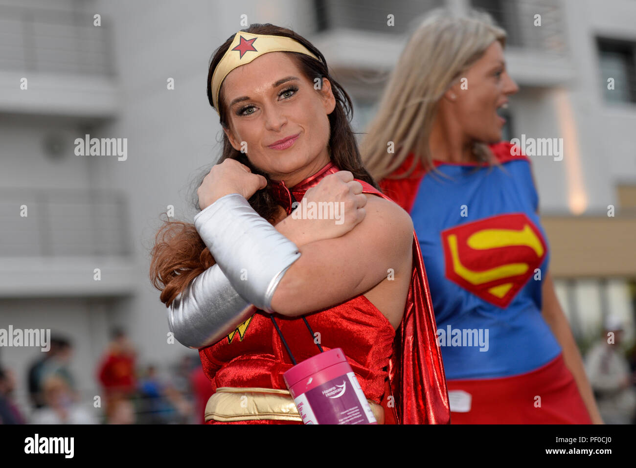 Wonder woman cosplay hi-res stock photography and images - Alamy