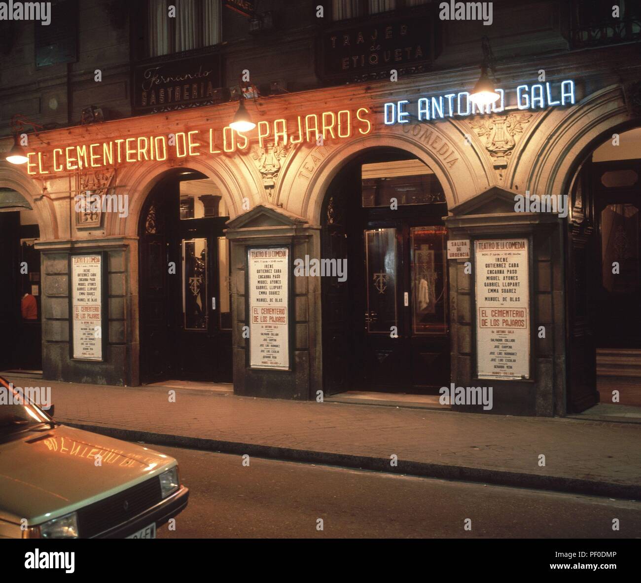 TEATRO DE LA COMEDIA FACHADA DE NOCHE CON OBRA DE GALA. Author: Agustín ...