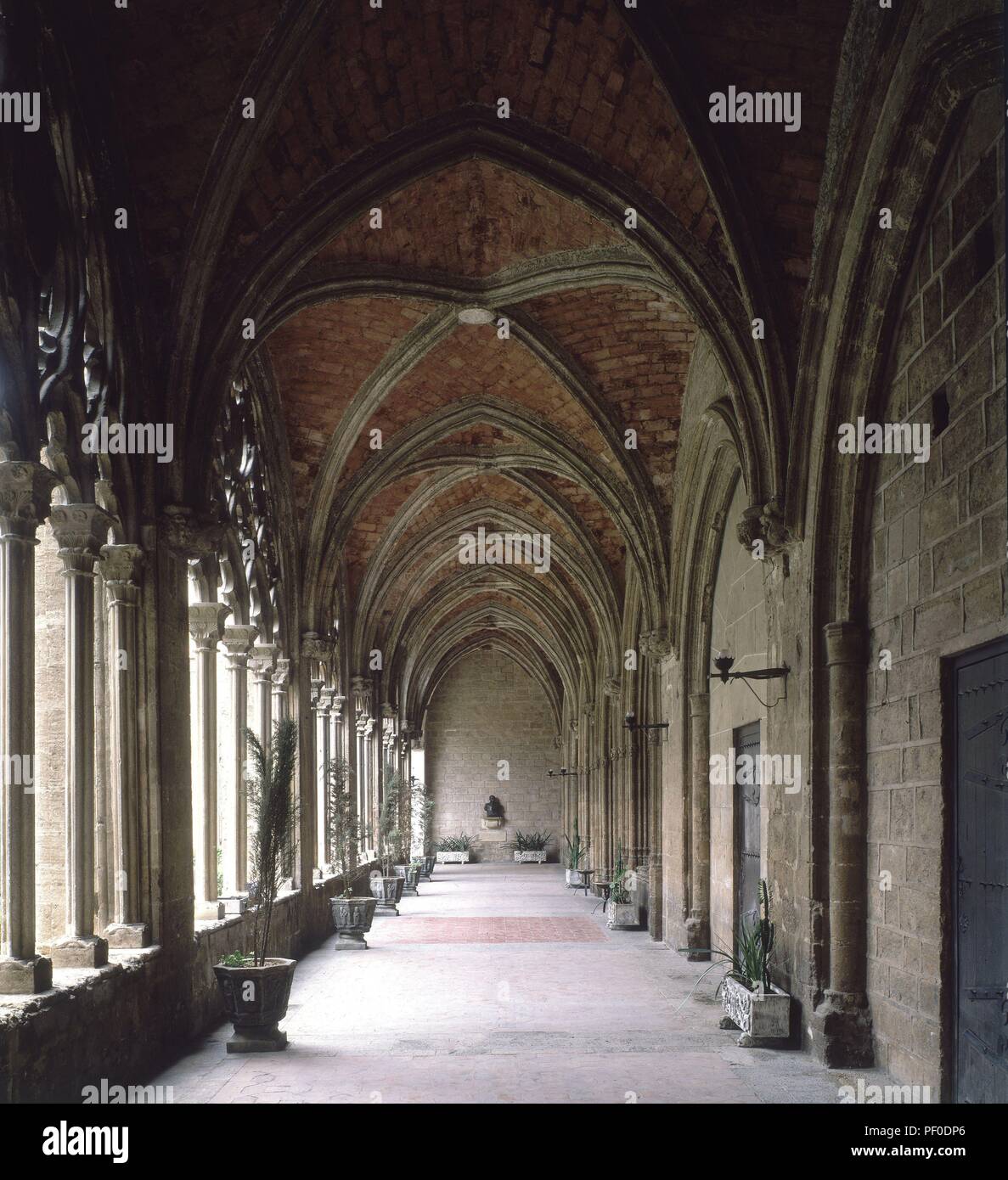 CRUJIA DEL CLAUSTRO GOTICO DEL CONVENTO DE SANTO DOMINGO DE VALENCIA ...