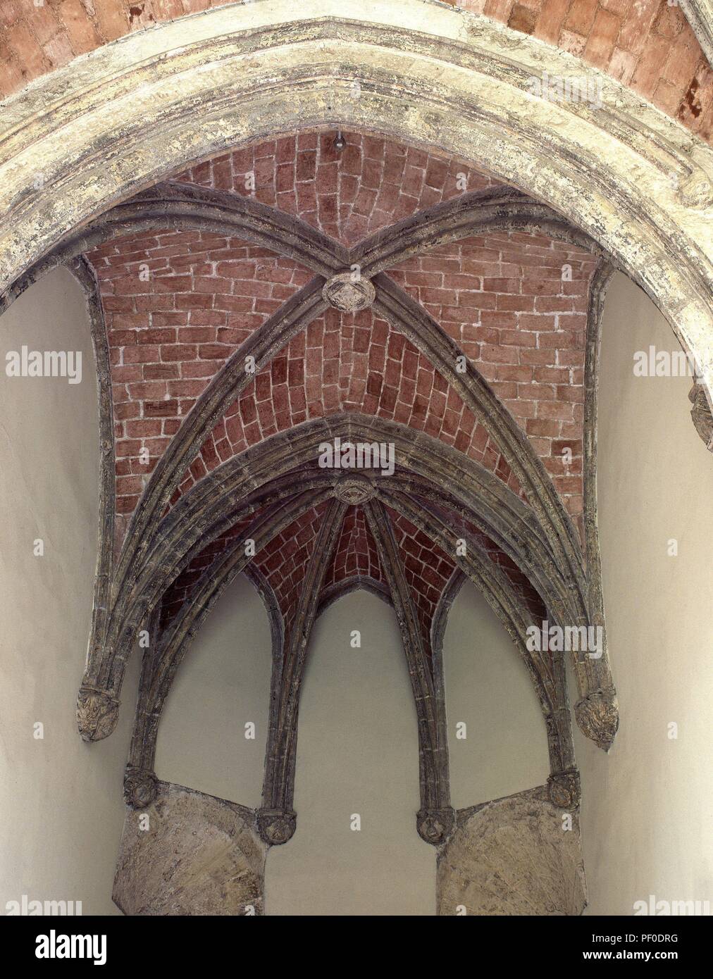 CRUJIA DEL CLAUSTRO GOTICO DEL CONVENTO DE SANTO DOMINGO DE VALENCIA ...