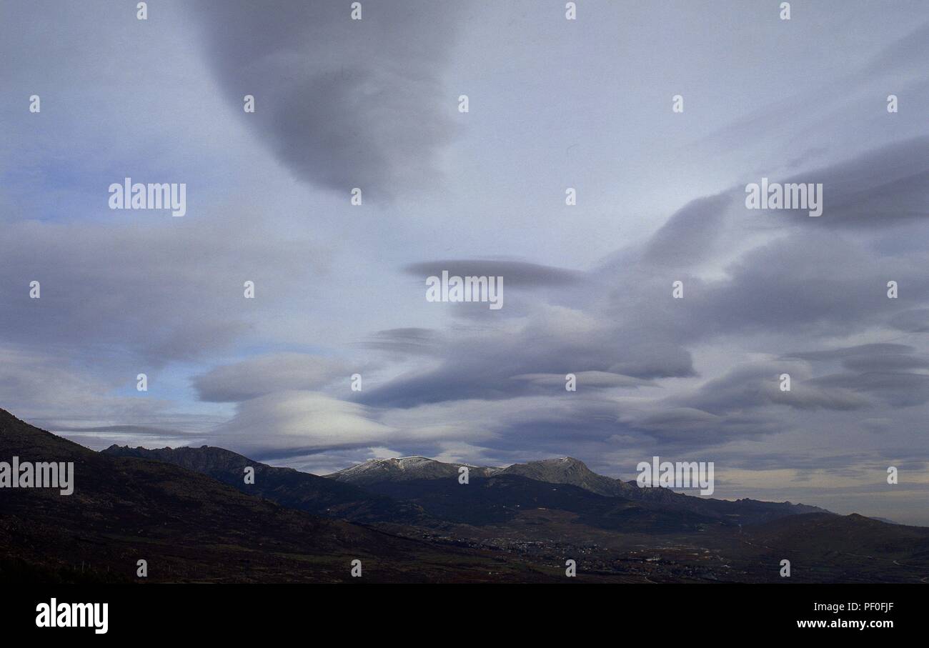 Nubes cirros hi-res stock photography and images - Alamy