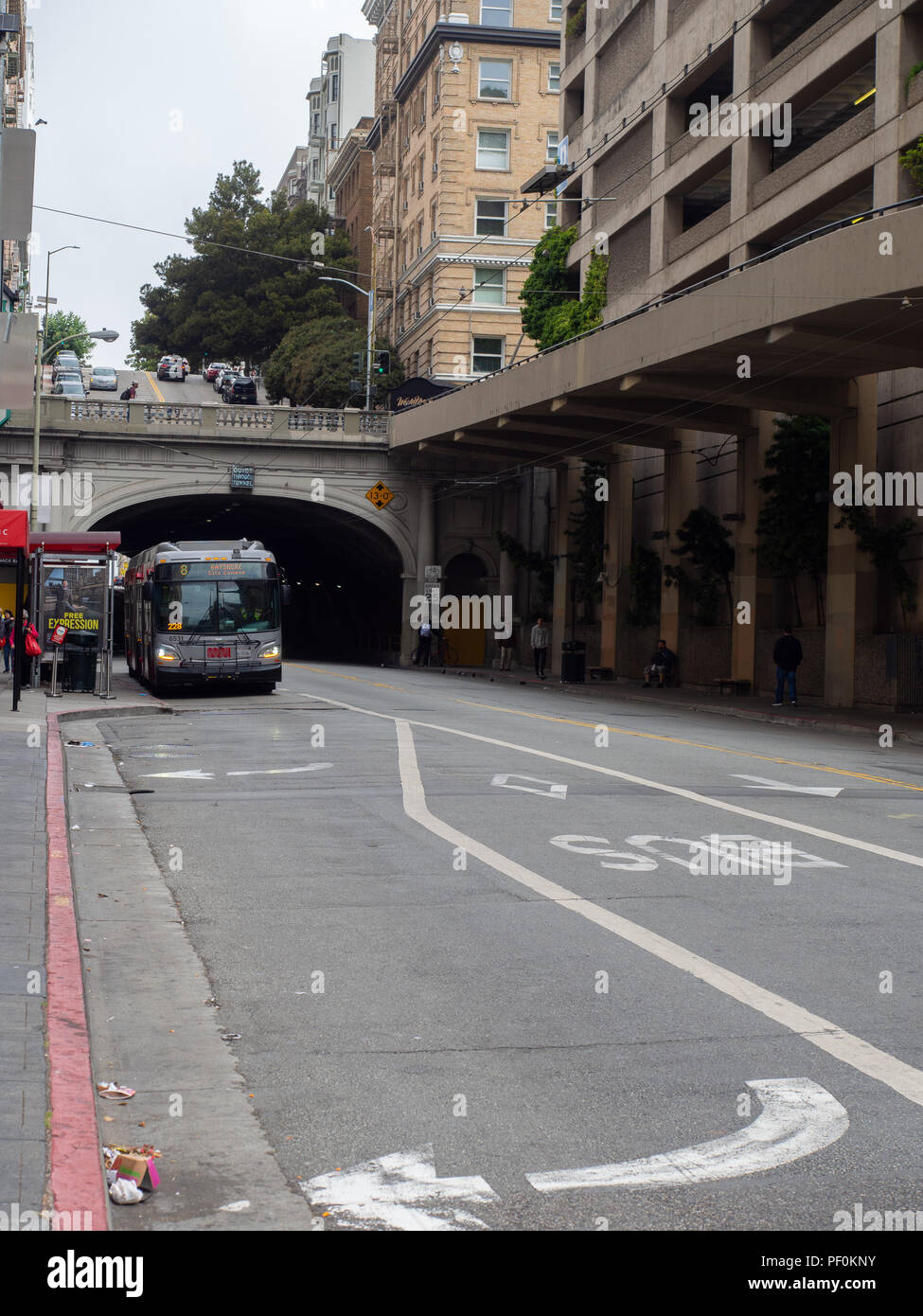 Bus Picking Up Passengers In San Francisco Stock Photo - Alamy