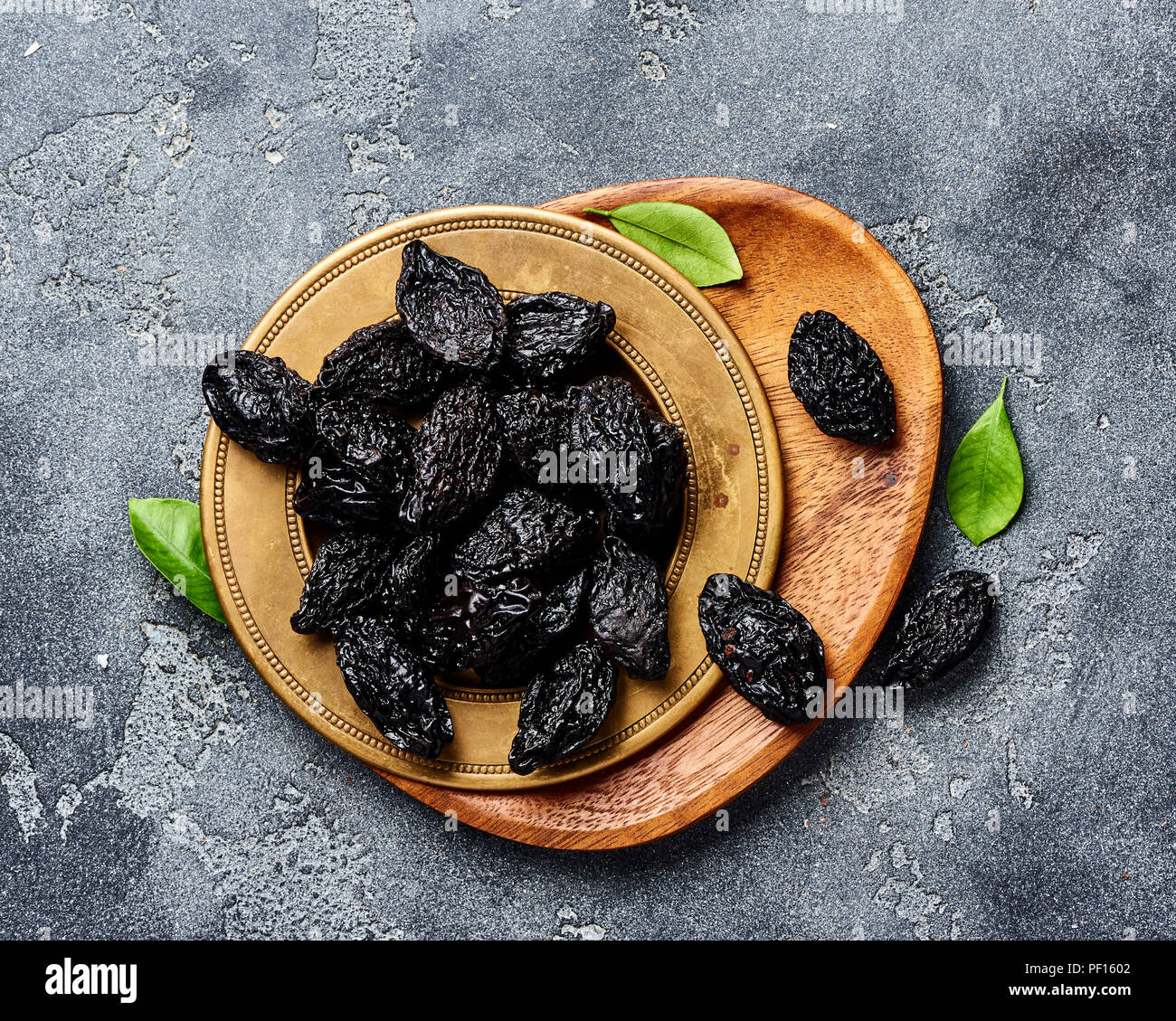 Top view fruit food peeled hi-res stock photography and images - Alamy
