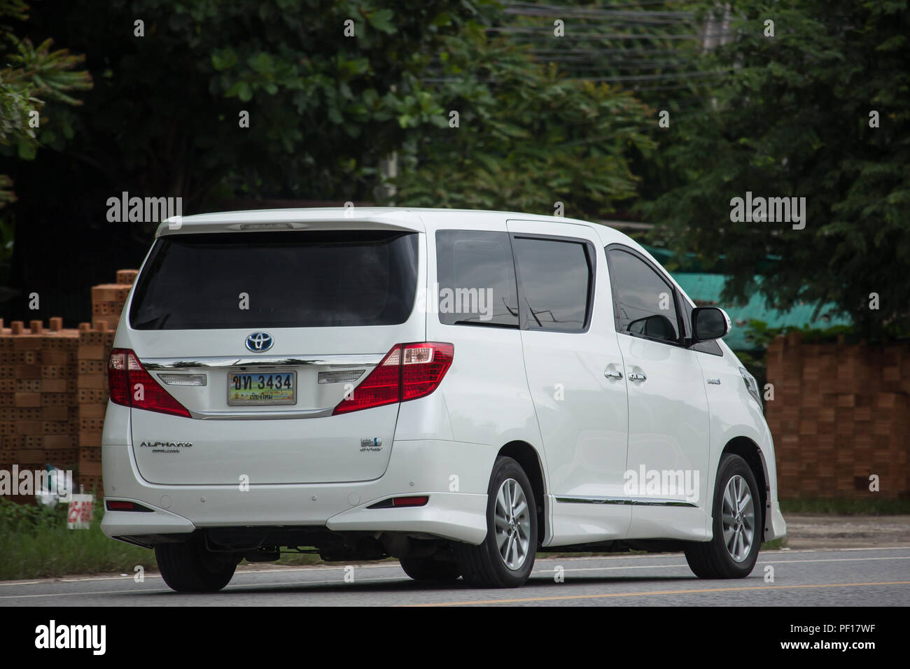 gambar kereta toyota innova vip - AtticustaroSimpson