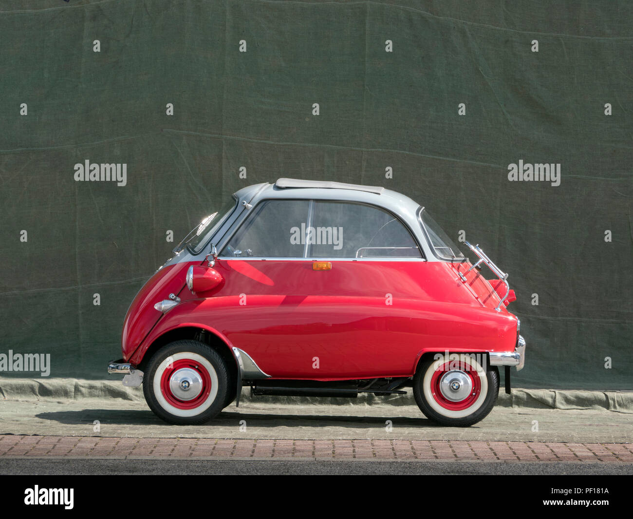 Bmw isetta 300 hi-res stock photography and images - Alamy