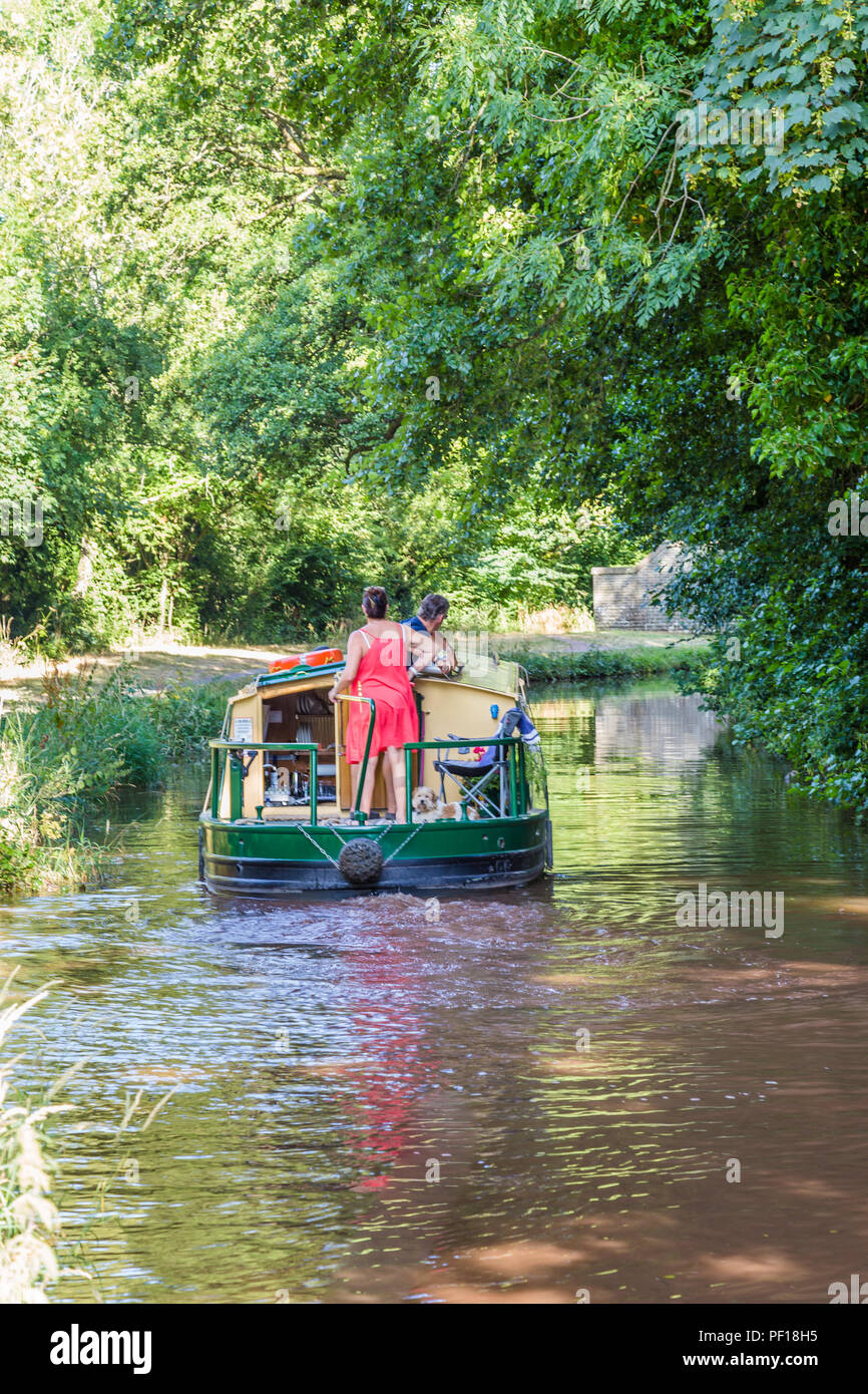 Canal and bridge in Talybont-on Usk in Wales, UK Stock Photo - Alamy