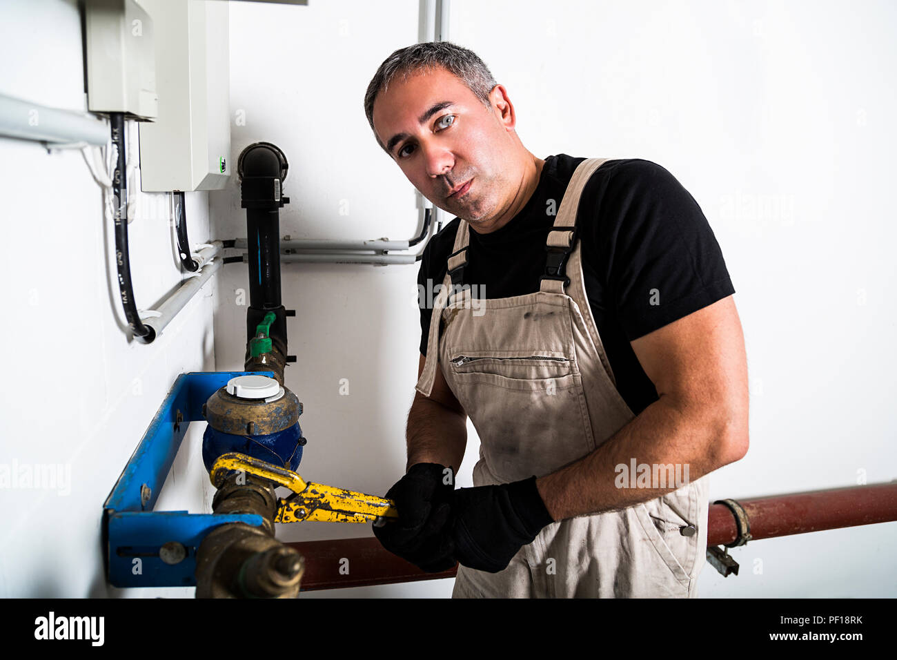 Plumber repairing metallic water pipes with manometer Stock Photo - Alamy