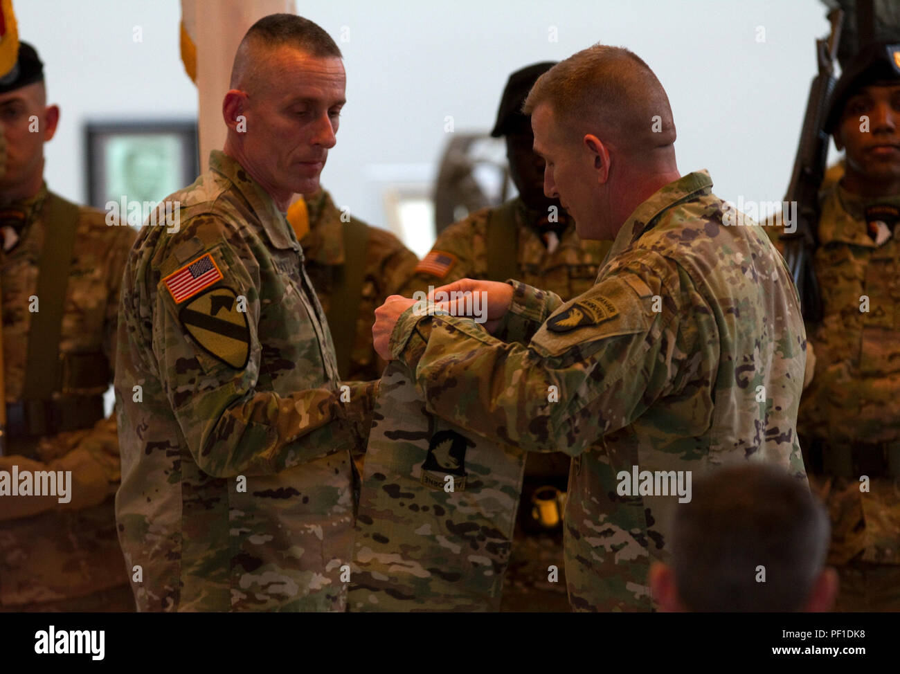 Maj. Gen. Gary J. Volesky (left), 101st Airborne Division (Air Assault ...