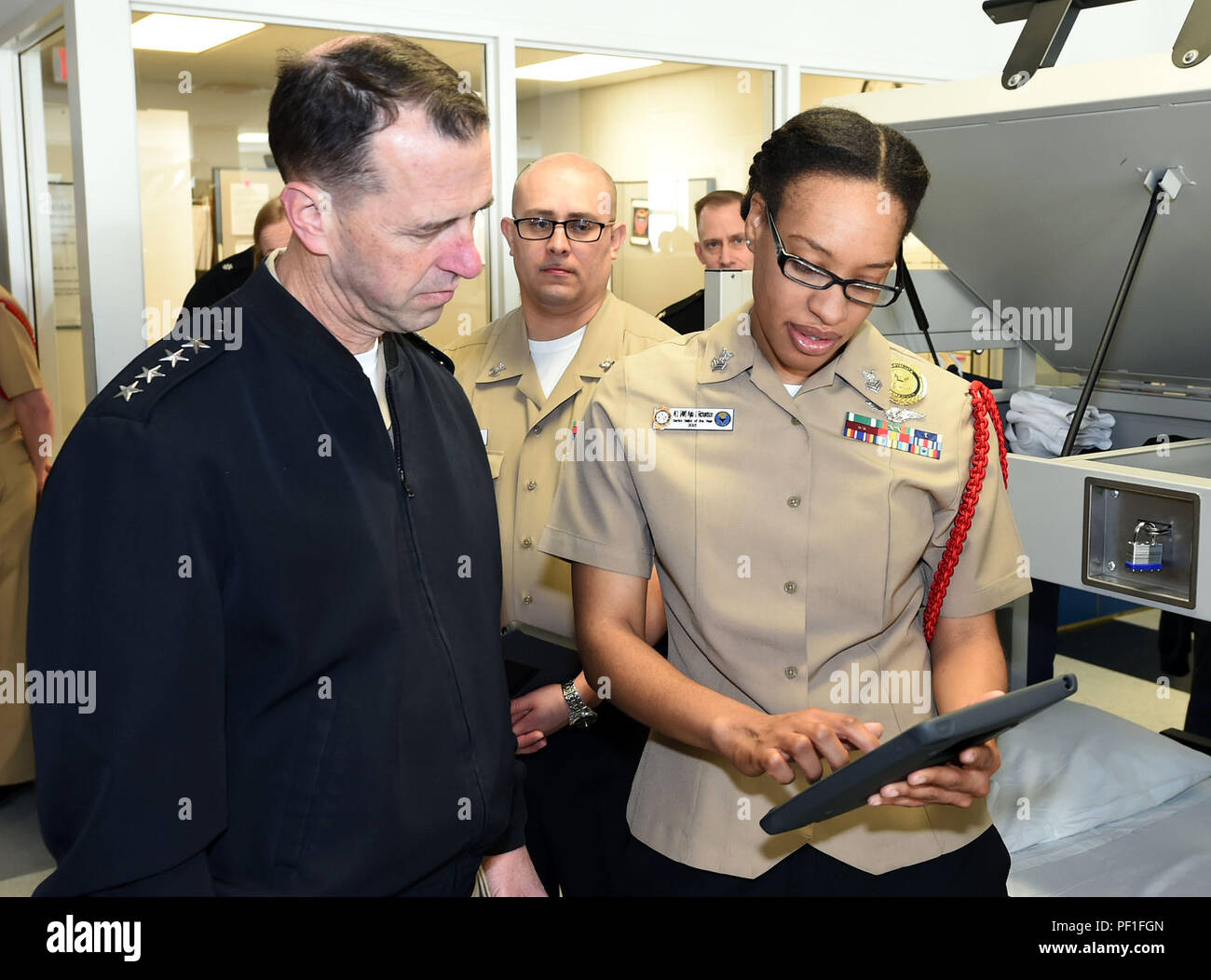 A recruit division commander rdc at recruit training command hi-res ...