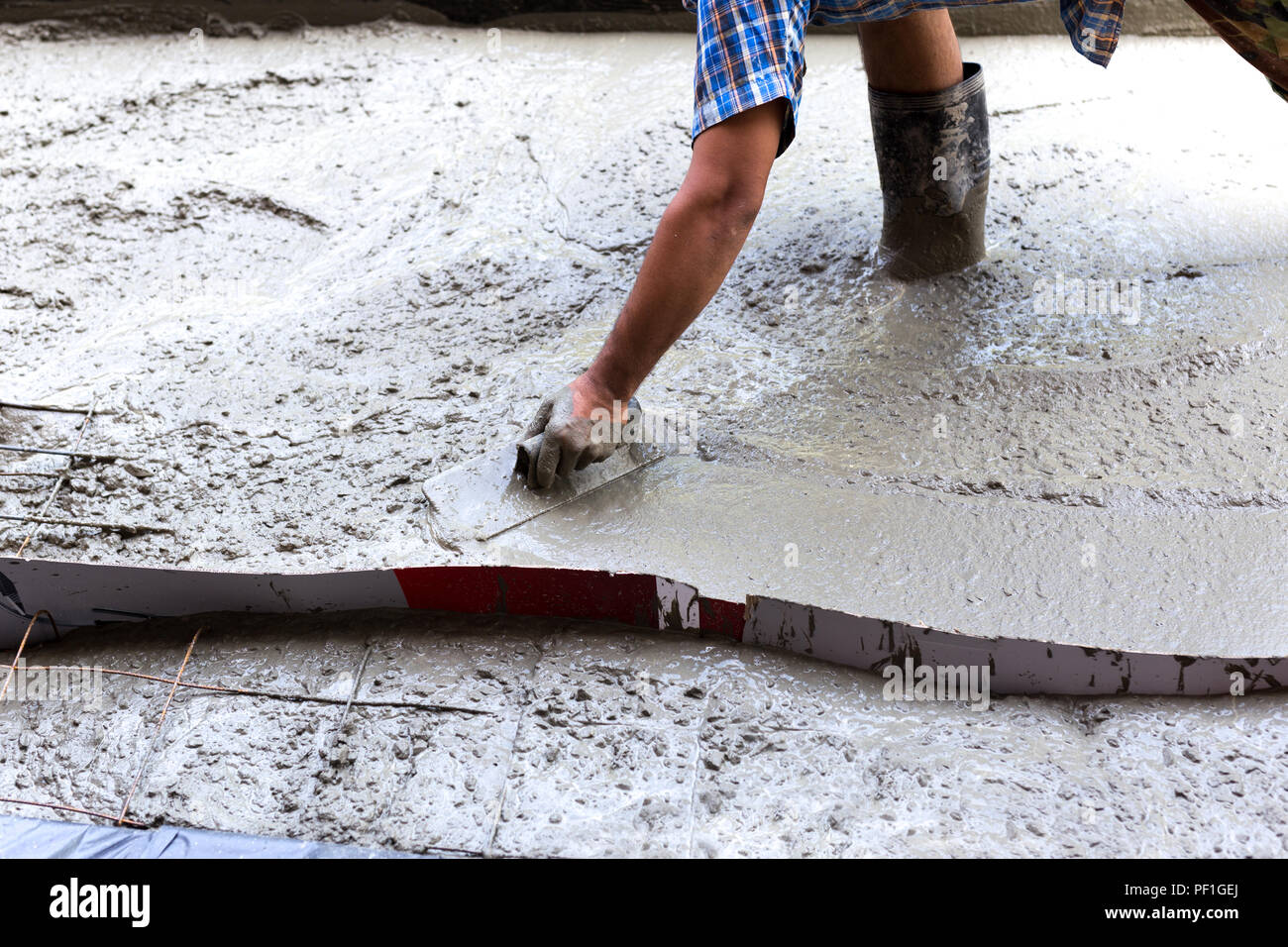 Spreading concrete hi-res stock photography and images - Alamy
