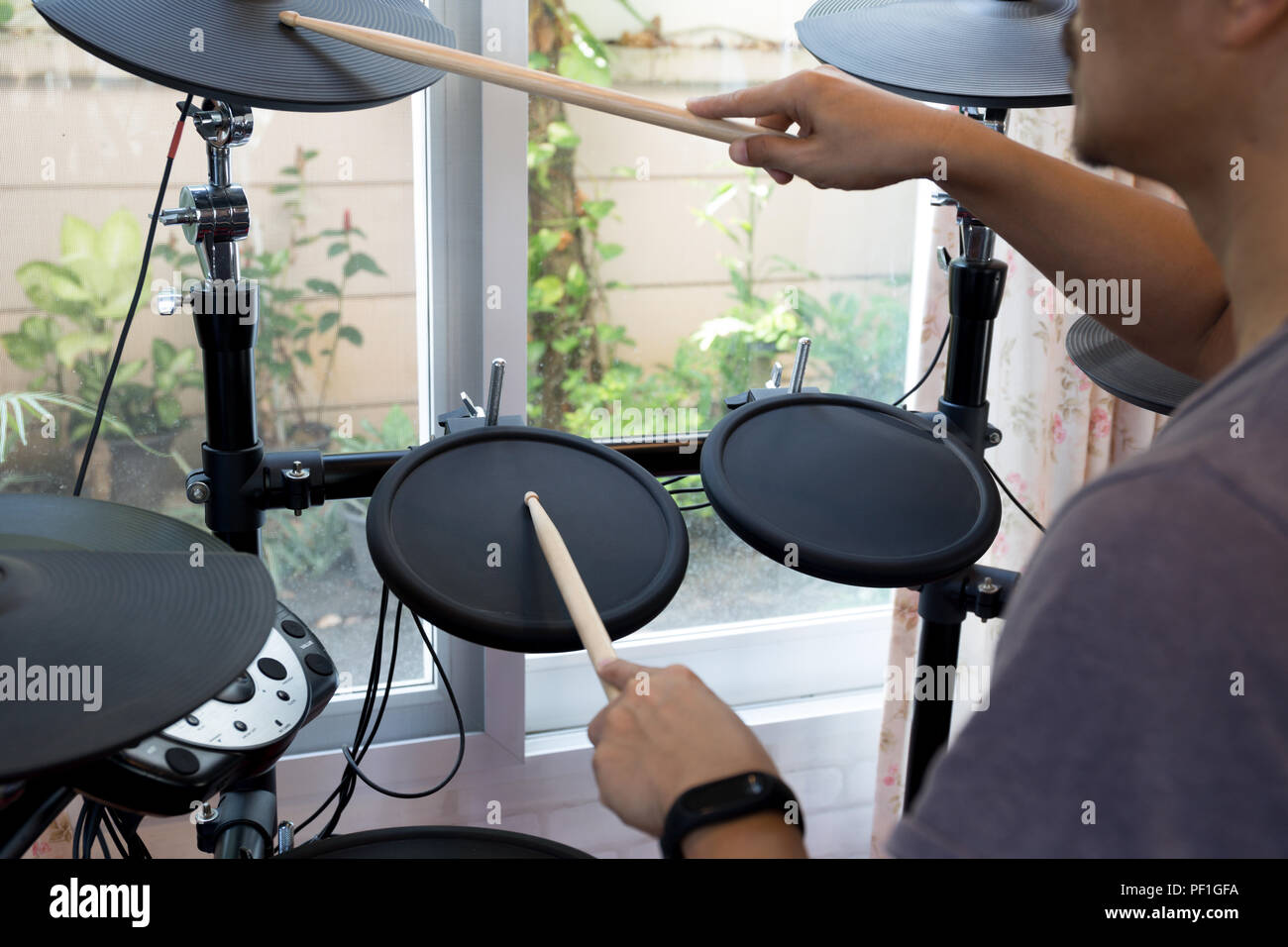 Beautiful black drum kit hi-res stock photography and images - Alamy