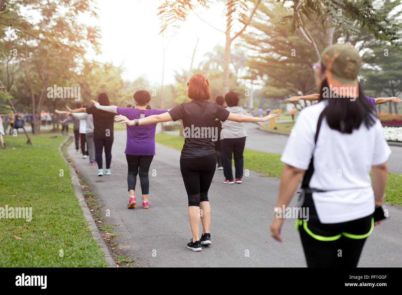 Group of people doing exercise aerobics dancing Stock Photo - Alamy