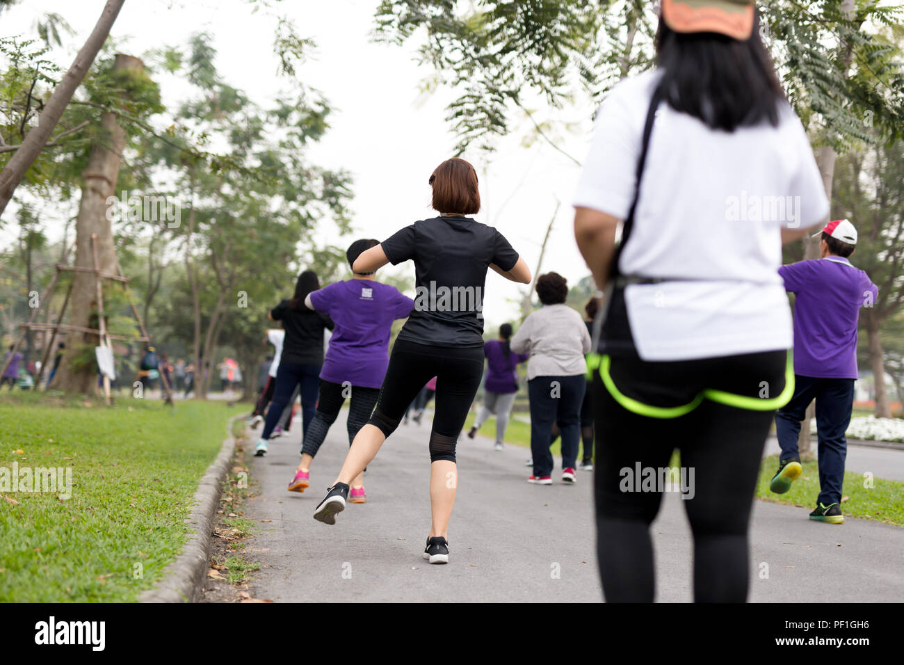 Group of people doing exercise aerobics dancing Stock Photo - Alamy