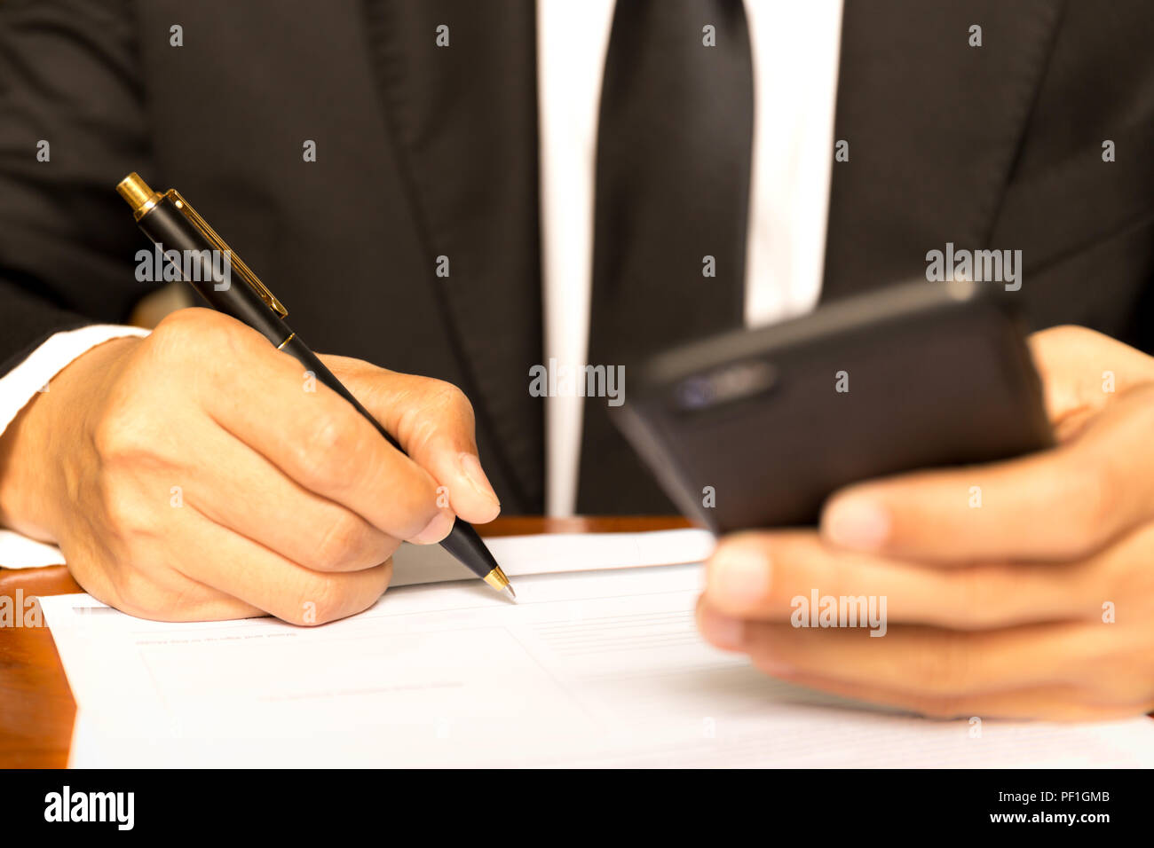 Business man signing agreement document Stock Photo - Alamy