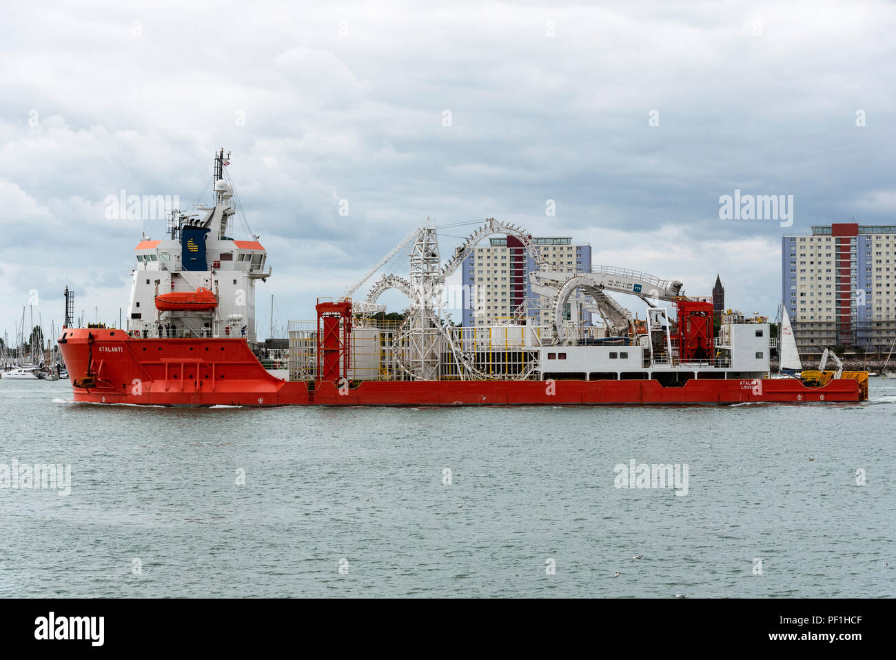 Cable laying ships hi-res stock photography and images - Alamy