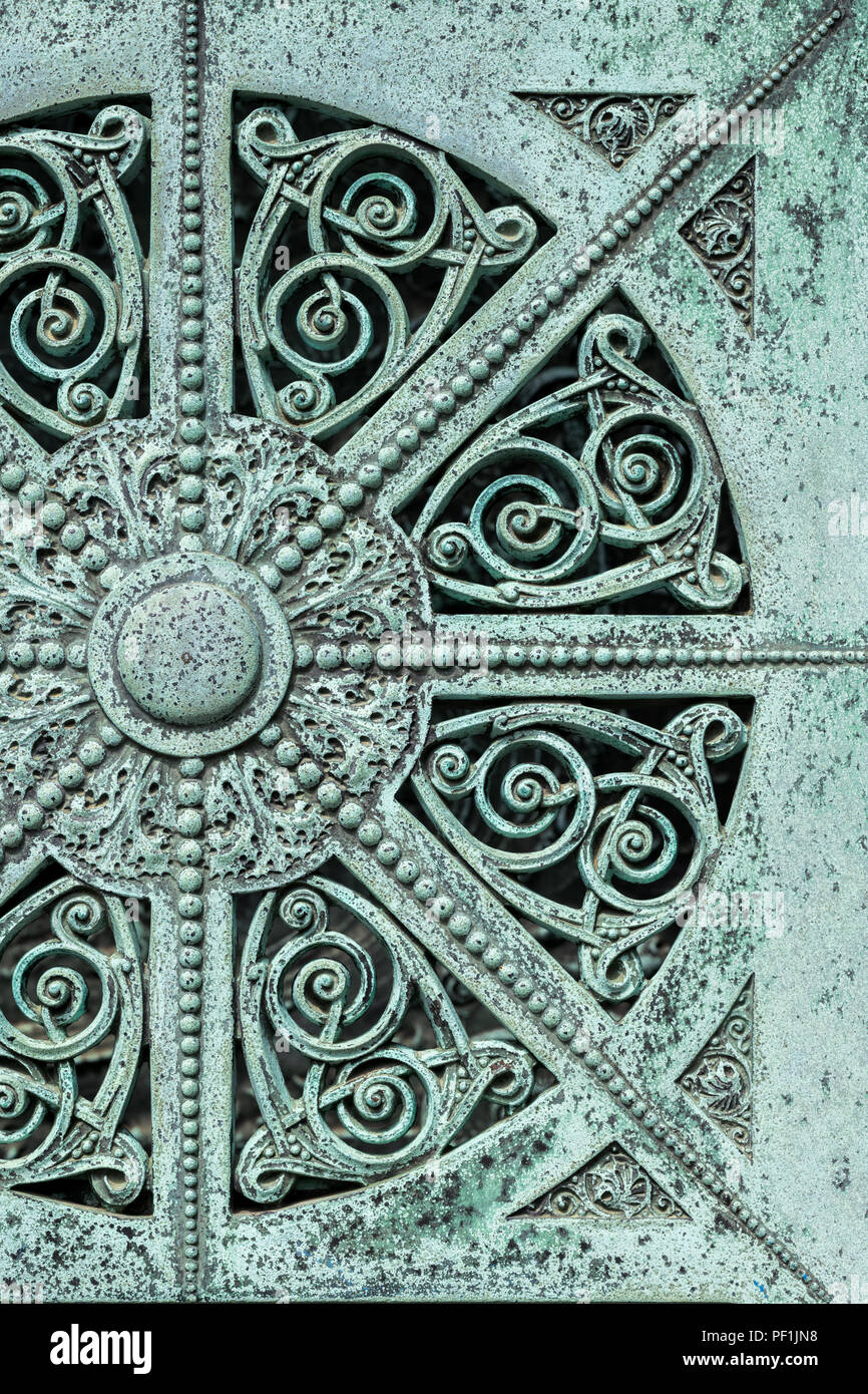 Detail of Getty Tomb at Graceland Cemetery - designed by Louis Sullivan ...