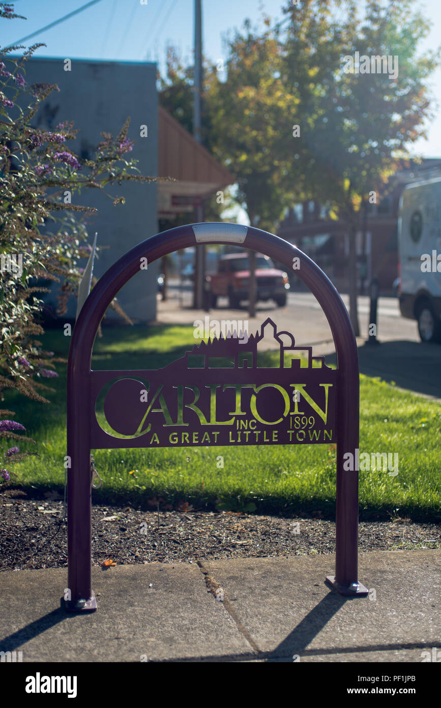 Upscale towns hi-res stock photography and images - Alamy