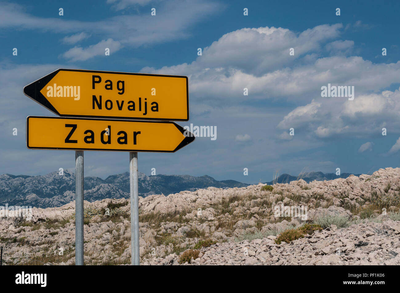 Overhang sign hi-res stock photography and images - Alamy