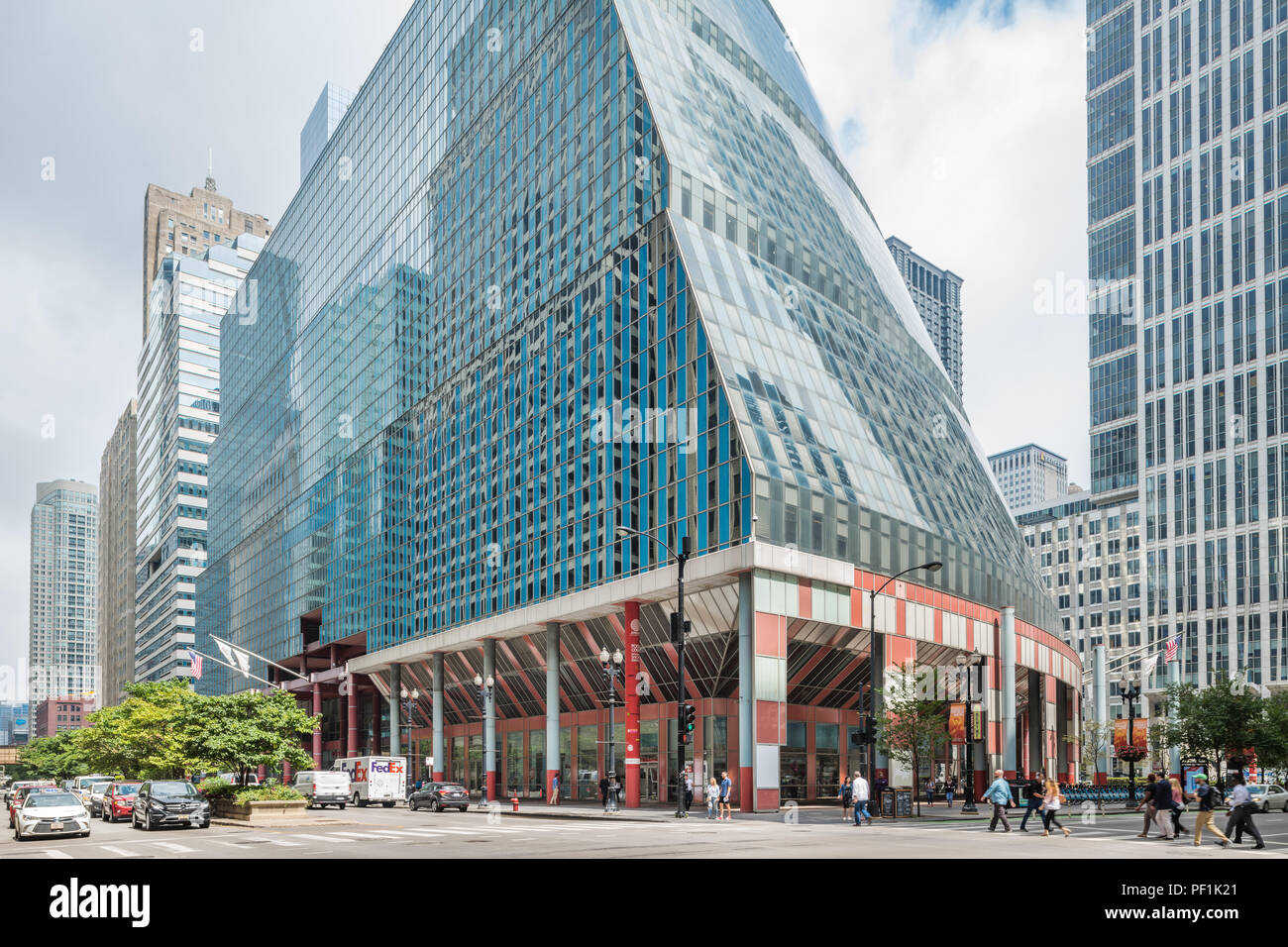 Exterior of the James R. Thompson Center - State of Illinois Building ...