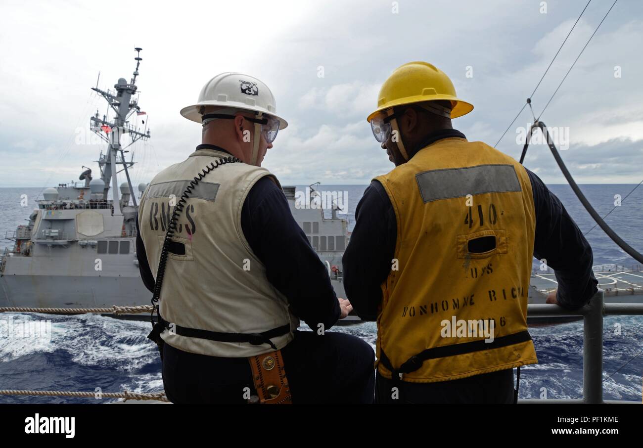 160915-N-YG104-003 PHILLIPINE SEA (Sept. 15, 2016) Boatswains Mate ...