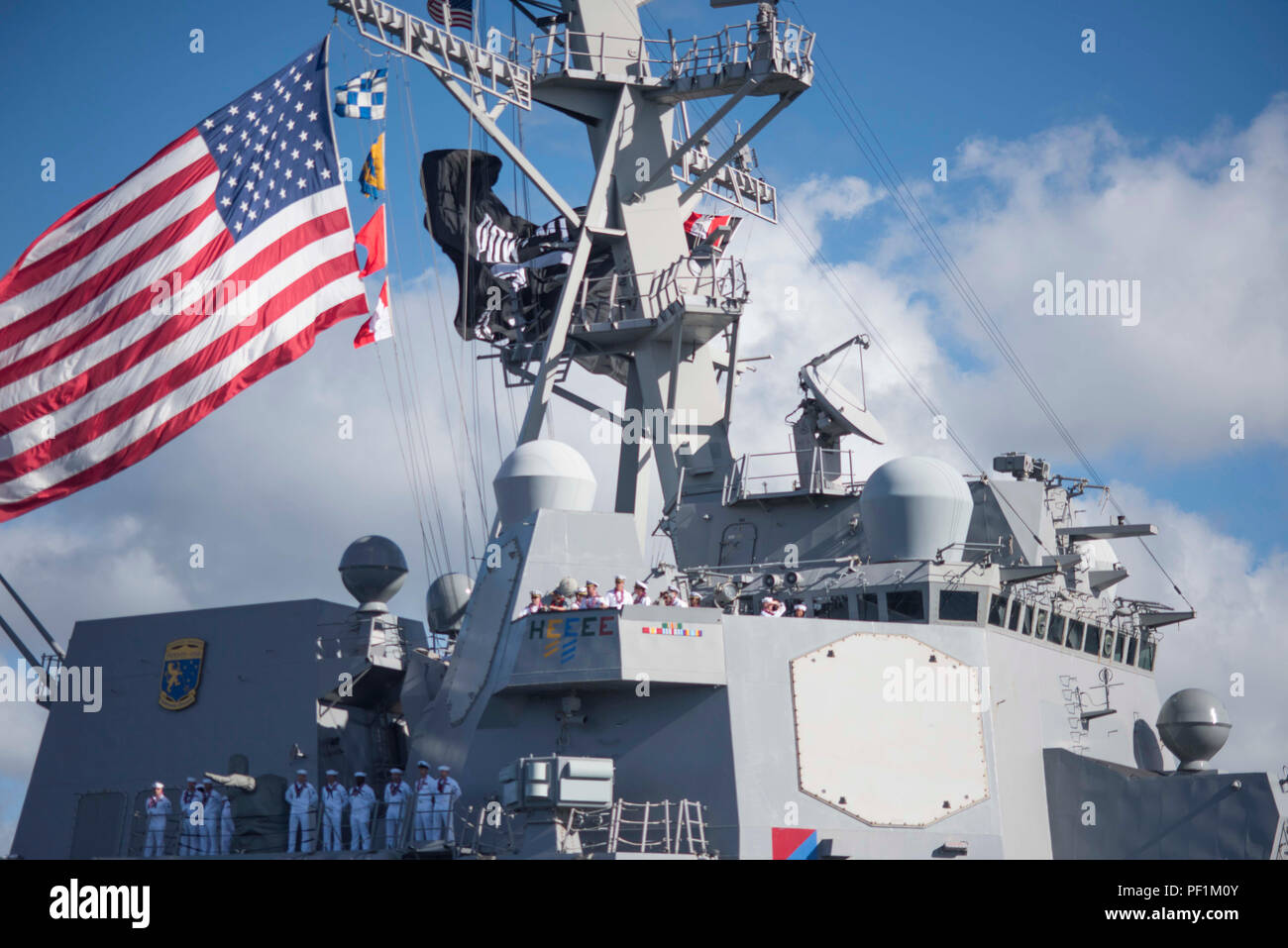 PEARL HARBOR- (Nov. 14, 2016) Guided-missile destroyer USS William P ...