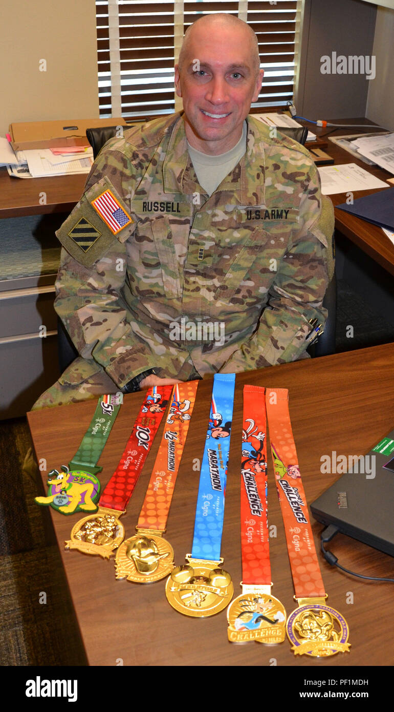 Dopey disney hi-res stock photography and images - Alamy