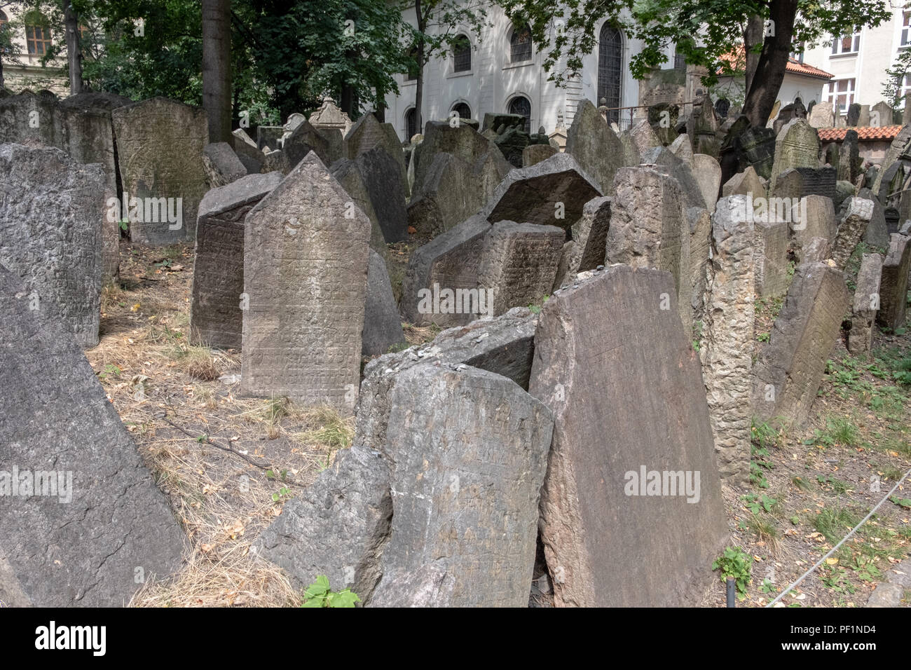 Prague jewish cemetery avigdor kara hi-res stock photography and images ...