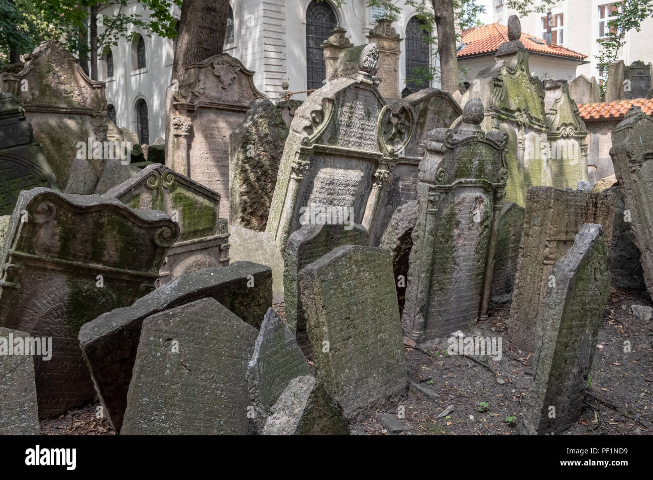 The Old Jewish Cemetery in Prague, Czech Republic Stock Photo - Alamy