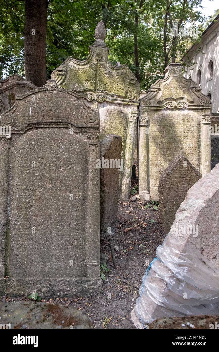 The Old Jewish Cemetery in Prague, Czech Republic Stock Photo - Alamy