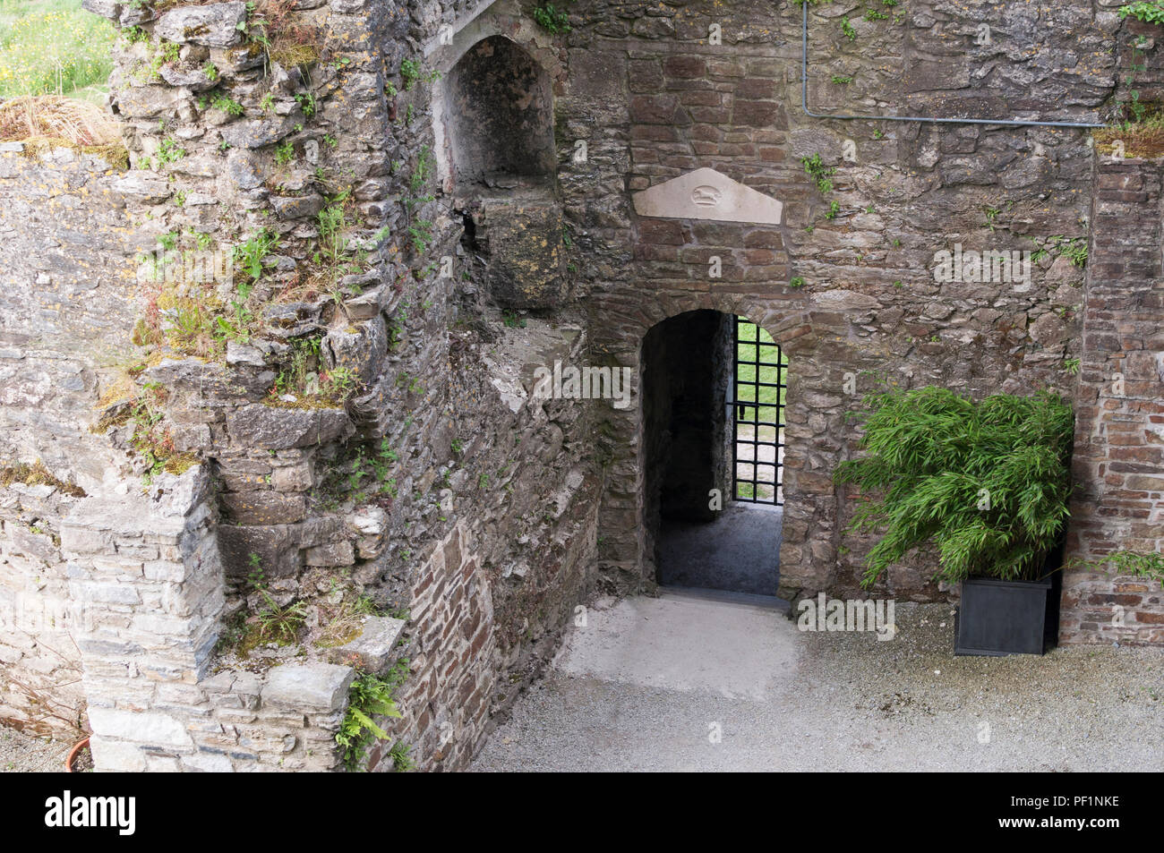 Locked castle door in courtyard Stock Photo - Alamy