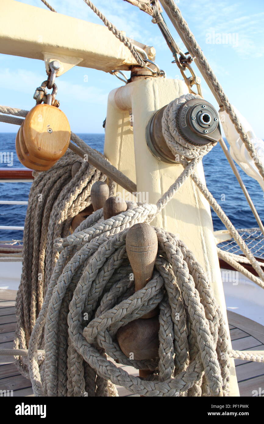 Clipper ship deck hi-res stock photography and images - Alamy