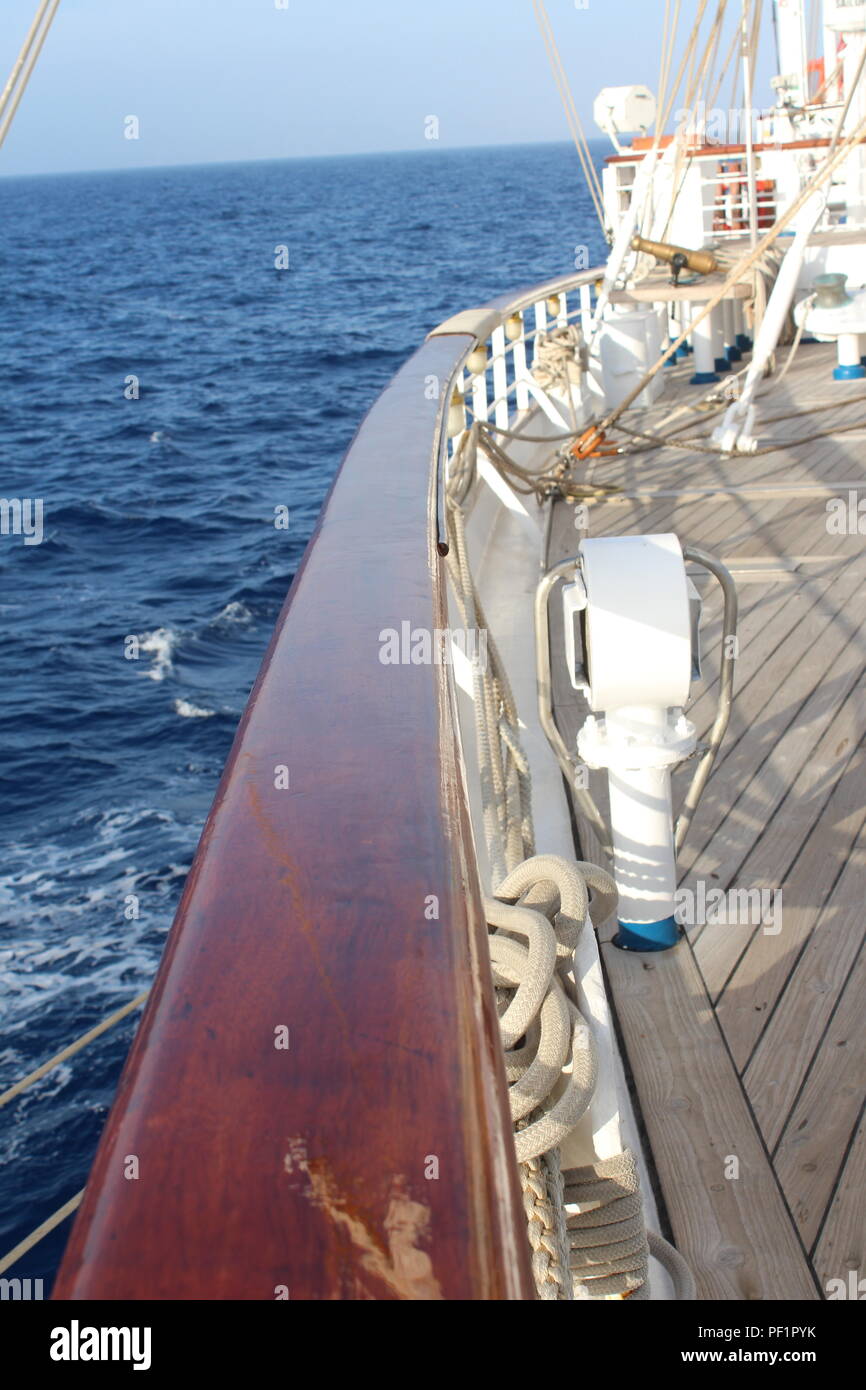Rail of a clipper ship hi-res stock photography and images - Alamy