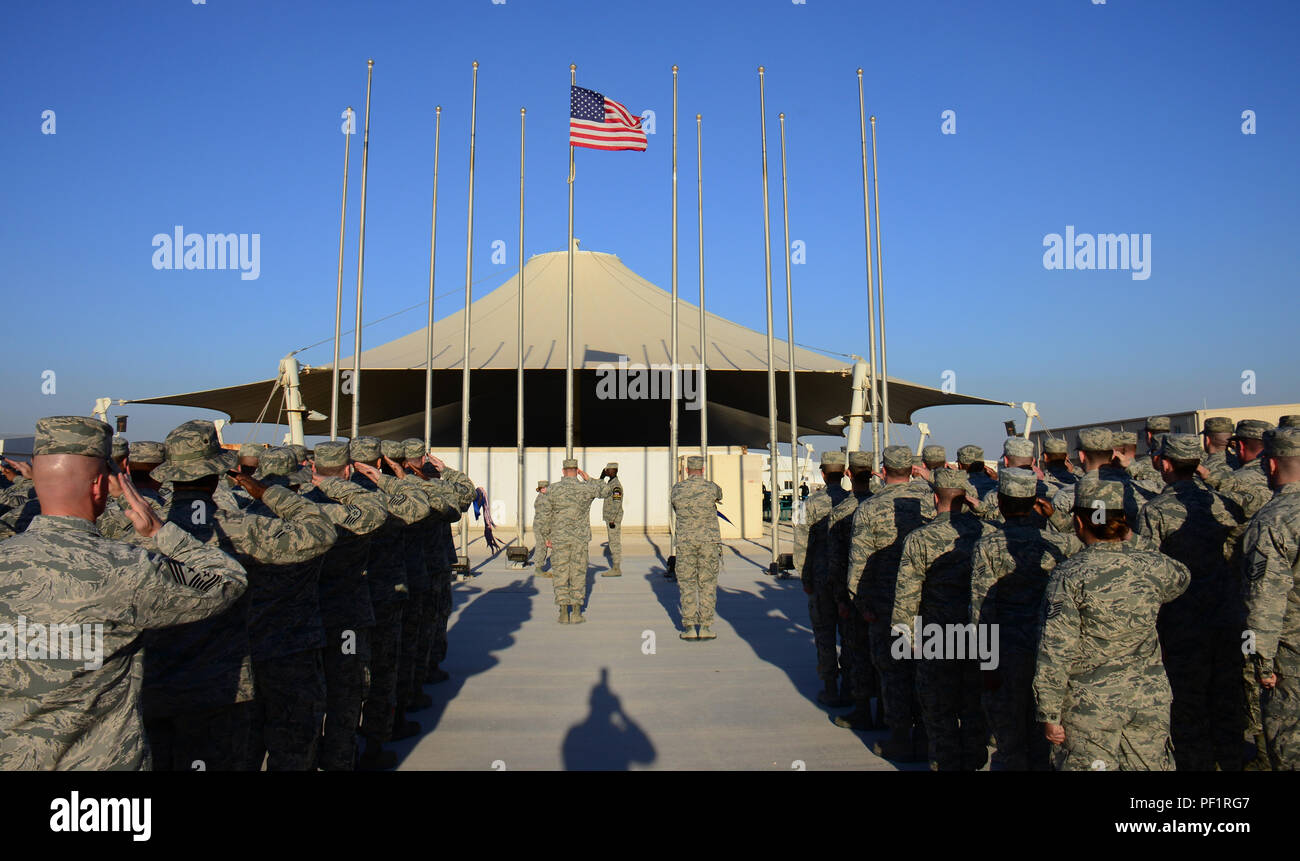 Lowering raising american flag hi-res stock photography and images - Alamy