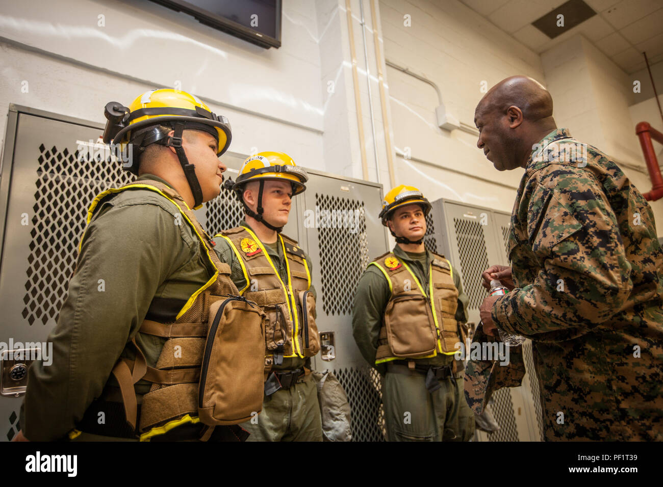 The 18th Sergeant Major of the Marine Corps, Ronald L. Green, visits ...