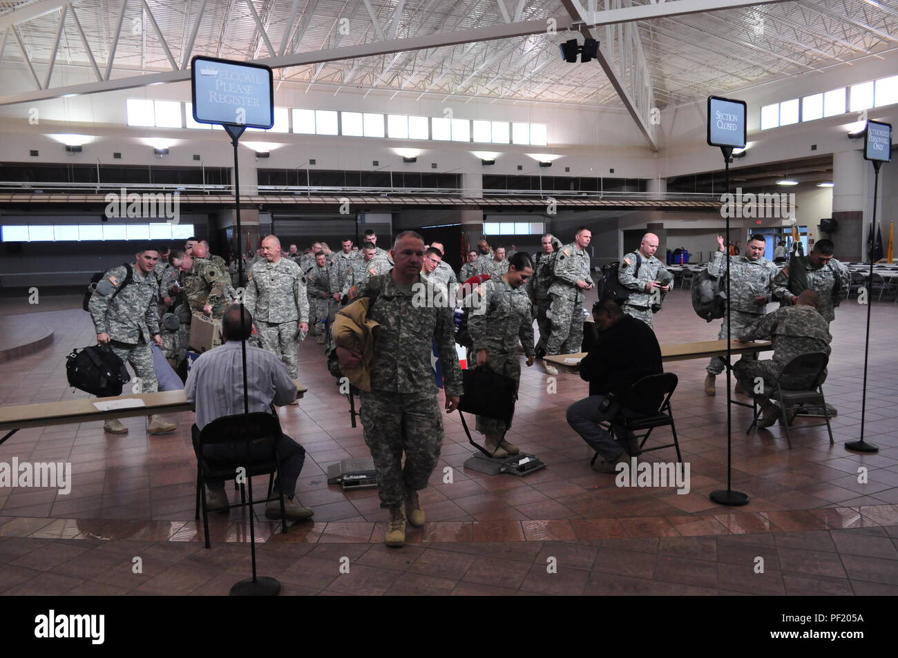Soldiers and National Guardsman with the Multinational Battle Group ...