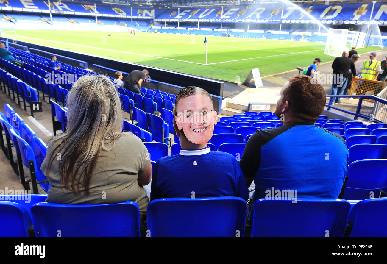 Goalkeeper mask hi-res stock photography and images - Alamy