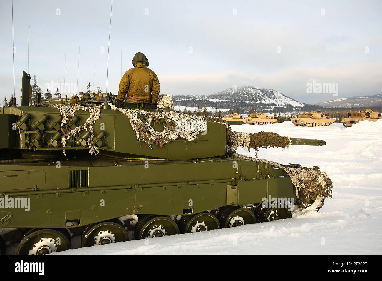Driving m1a1 abrams tank hi-res stock photography and images - Alamy
