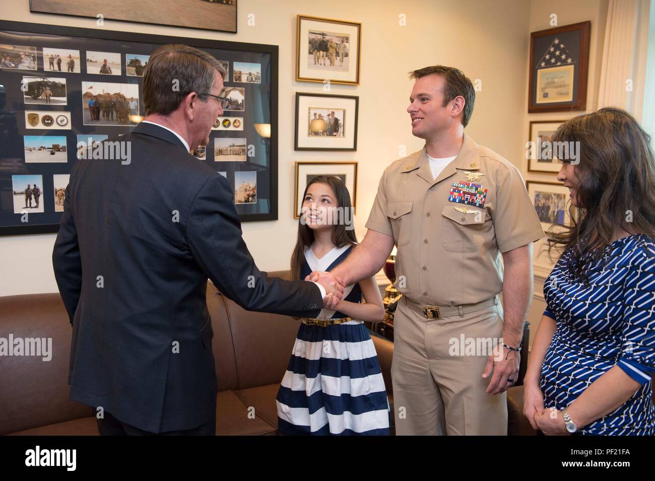 Secretary of Defense Ash Carter meets with Medal of Honor recipient ...
