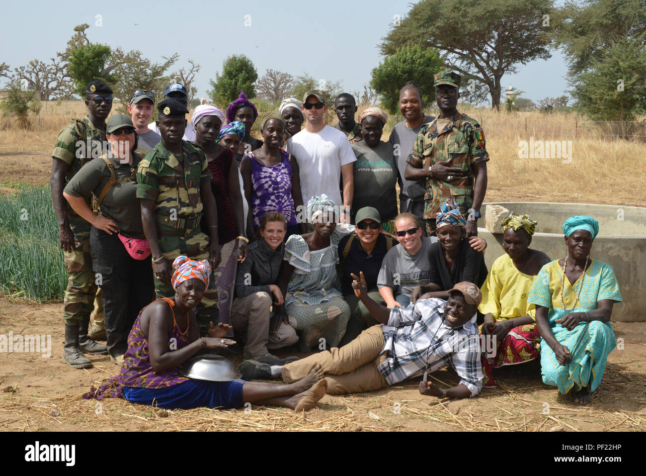 Service members from the Senegal Army, U.S. Navy's Naval Mobile ...