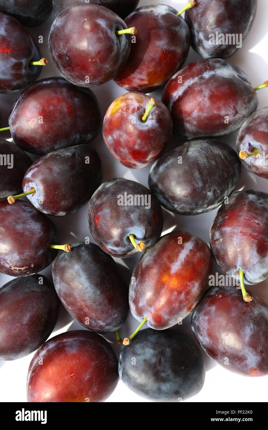 Food: Ripe plums Stock Photo - Alamy