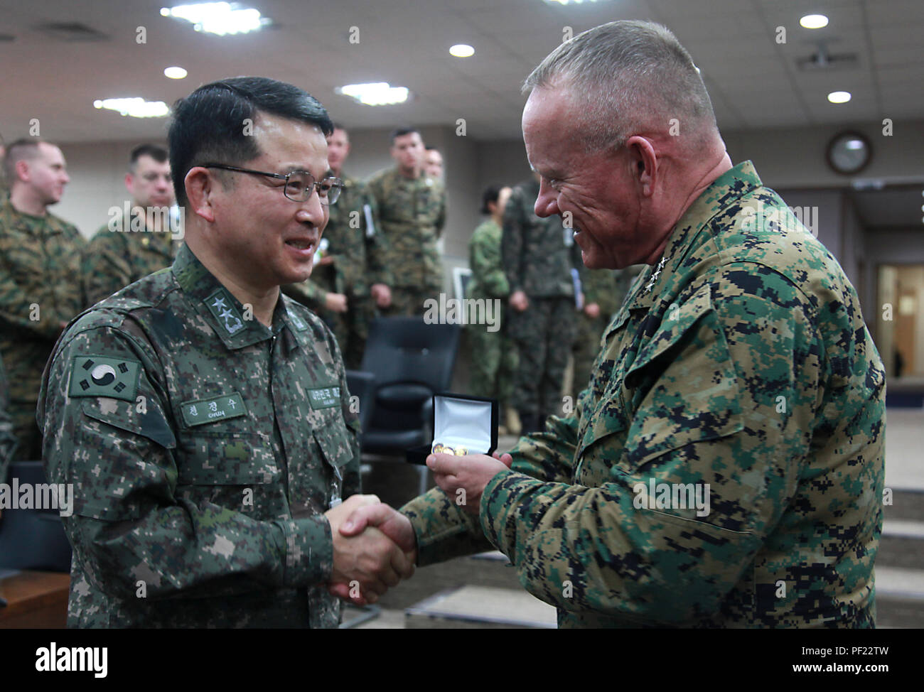 Lt gen larry nicholson hi-res stock photography and images - Alamy