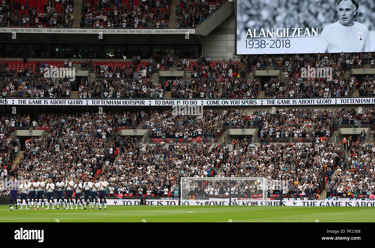 Tottenham Hotspur players during an minute applause for Alan Gilzean ...
